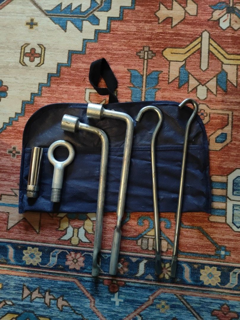 Breakdown vehicle signage with wheel opener, Car Accessories ...