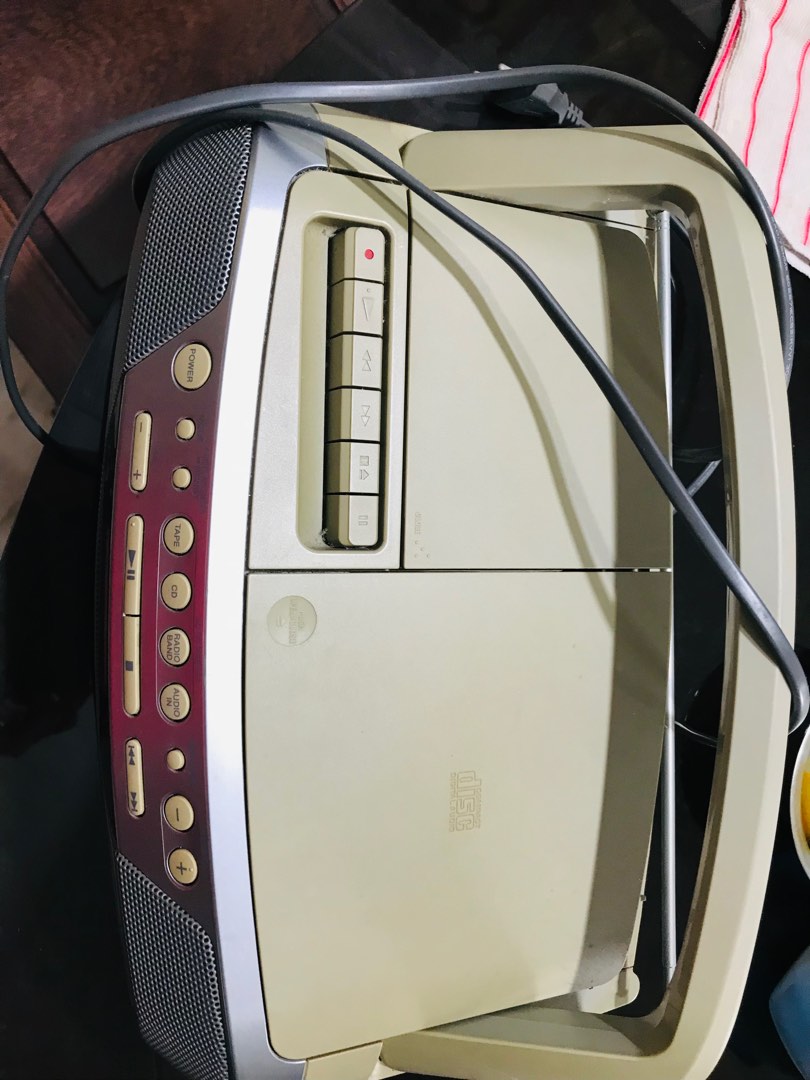 CD/cattle/Radio player, Audio, Portable Music Players on Carousell
