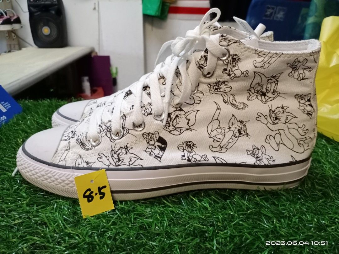 Converse collab tom and jerry, Men's Fashion, Footwear, Sneakers on ...