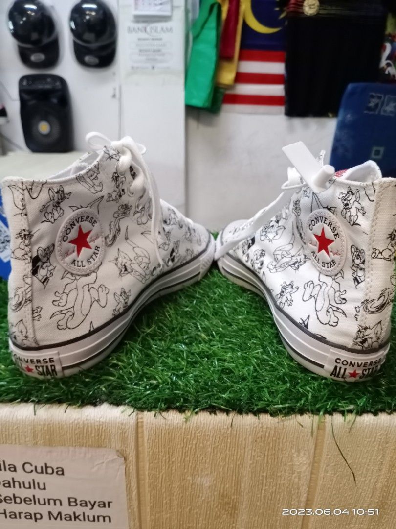 Converse collab tom and jerry, Men's Fashion, Footwear, Sneakers on ...