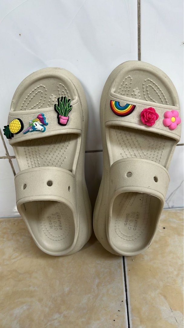 Crocs Crush Sandal broken white, Fesyen Wanita, Sepatu di Carousell