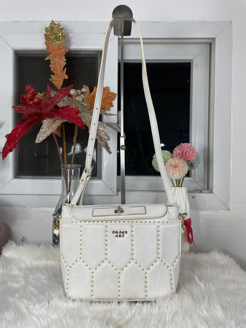DILAKS ART SLING BAG on Carousell