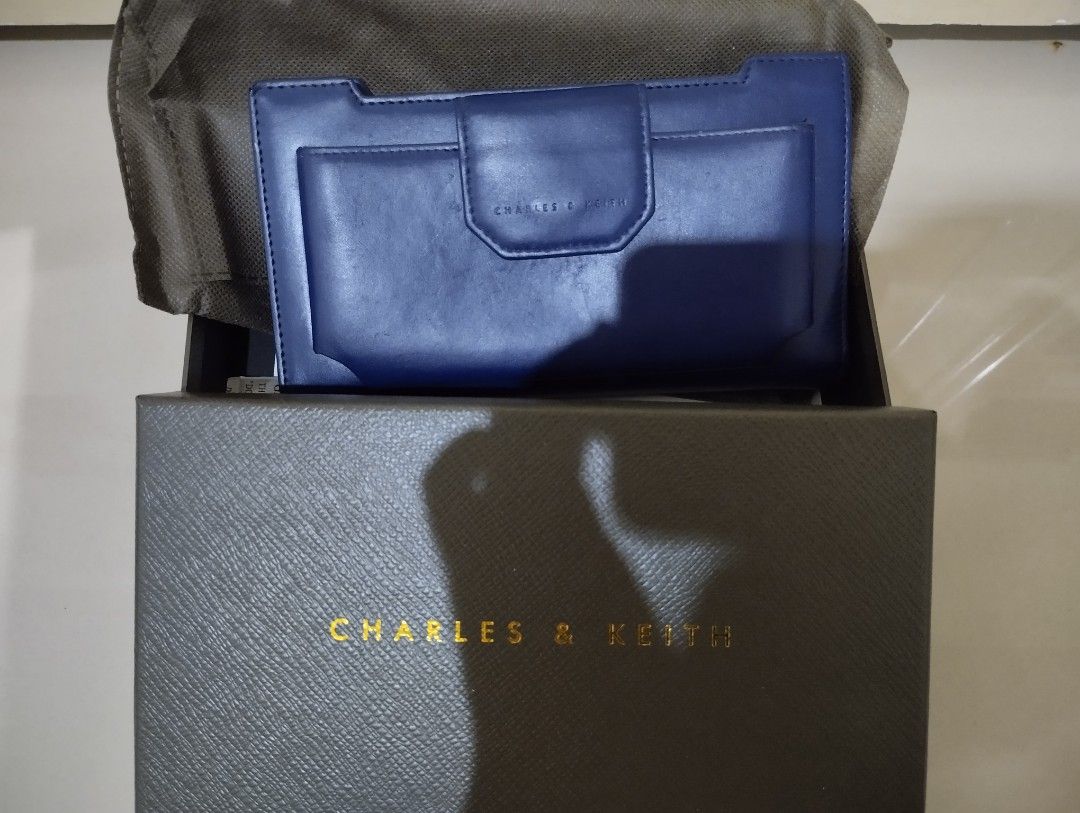 Dompet Charles & Keith Original Blue, Barang Mewah, Tas & Dompet di ...