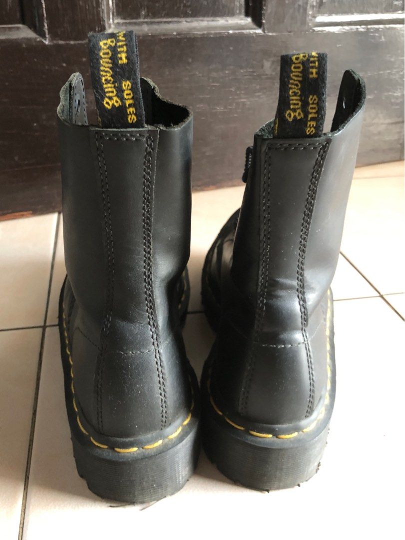 DR MARTENS 8761 AIRWAIR BOOTS AUTHENTIC, Women's Fashion, Footwear, Boots on Carousell