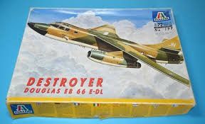 EB66 Destroyer USAF Electronic Warfare Jet 1/72 Italeri Scale Plastic ...