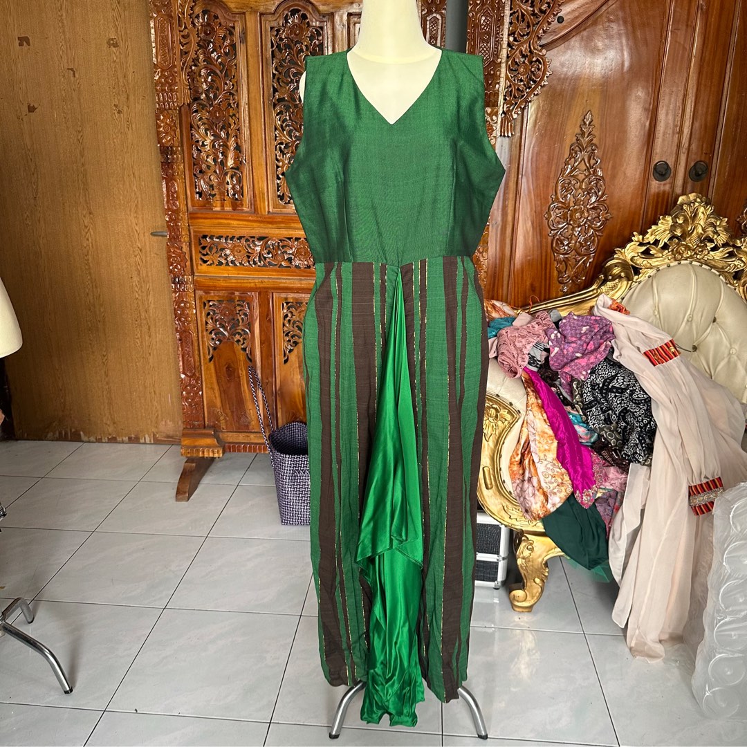 Green dress, Fesyen Wanita, Pakaian Wanita, Gaun & Rok di Carousell