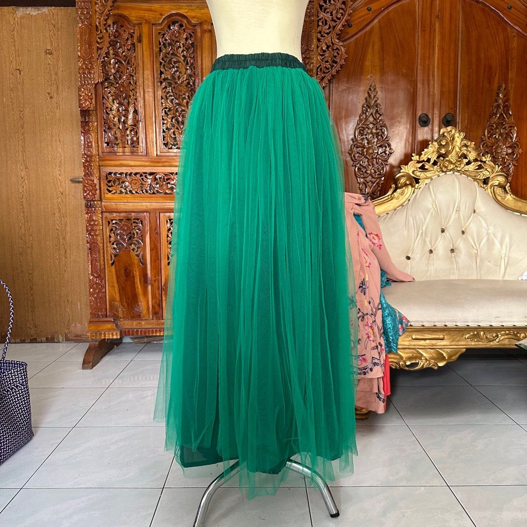 Green skirt / rok hijau, Fesyen Wanita, Pakaian Wanita, Gaun & Rok di ...