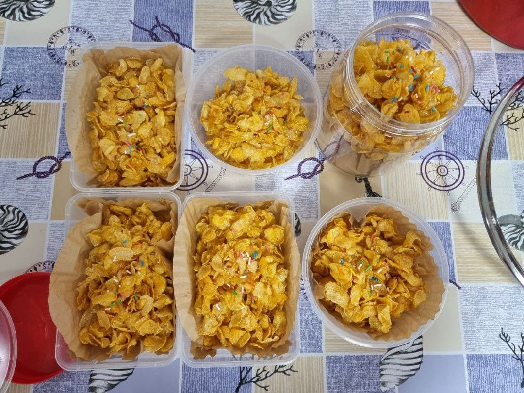 HONEY cornflakes homemade, Food & Drinks, Homemade Bakes on Carousell