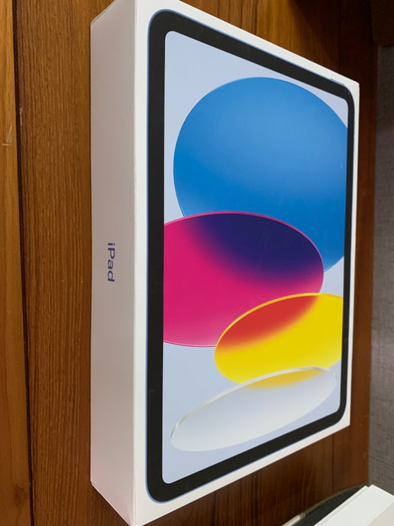 iPad 10th Generation + Accessories (Brand New, Keyboard/Case, Apple ...
