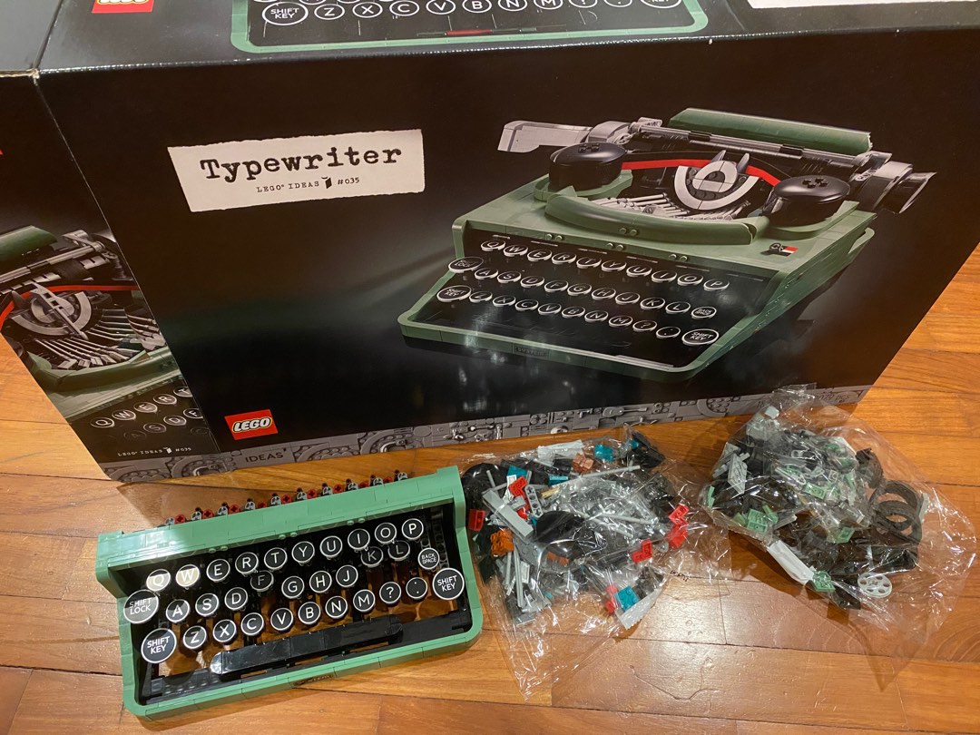 Lego typewriter / Lego figurines / Lego car / Lego toy / Lego plane ...