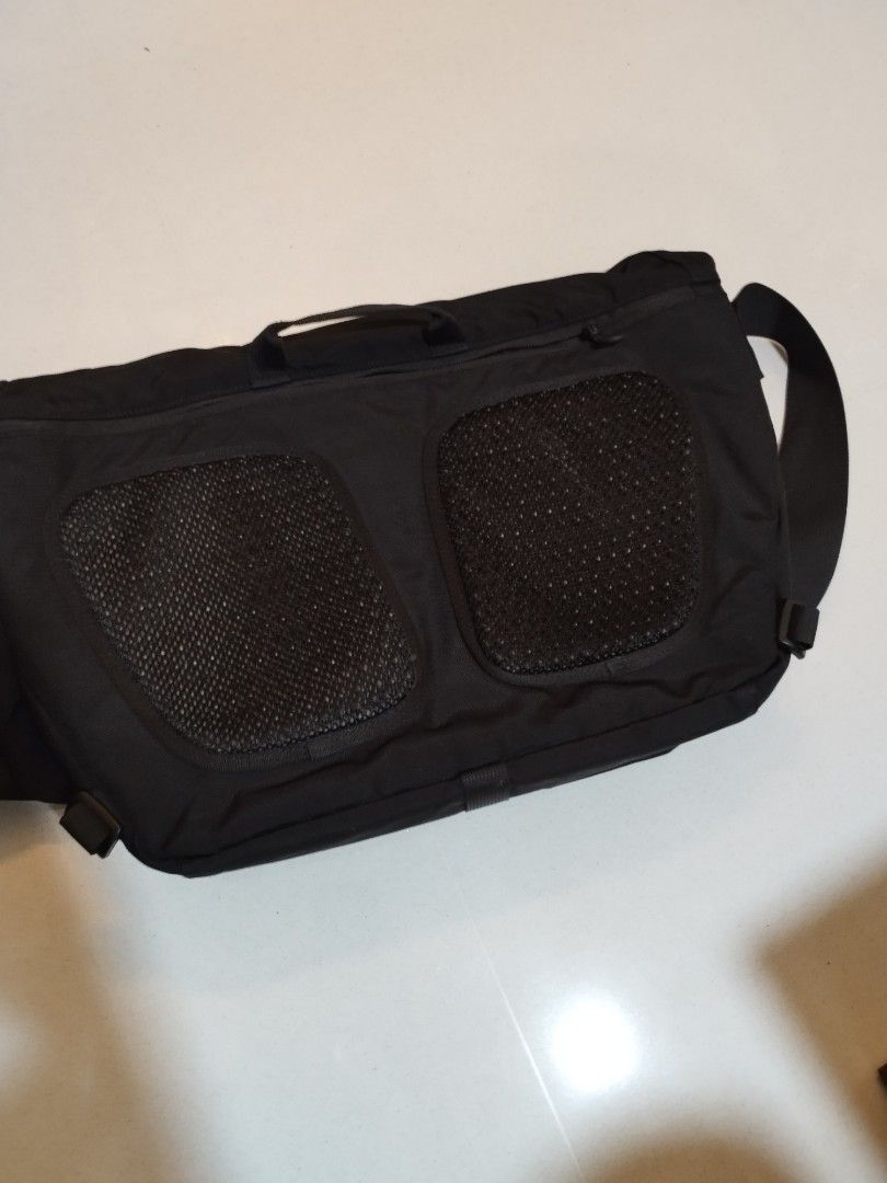 MEC laptop shoulder bag, Computers & Tech, Parts & Accessories, Laptop ...