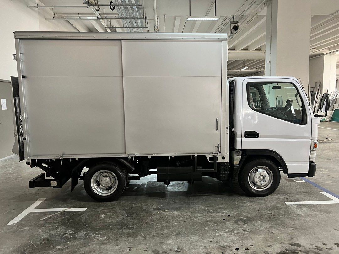 Mitsubishi Fuso Auto Box with tailgate for rent, Cars, Commercial ...
