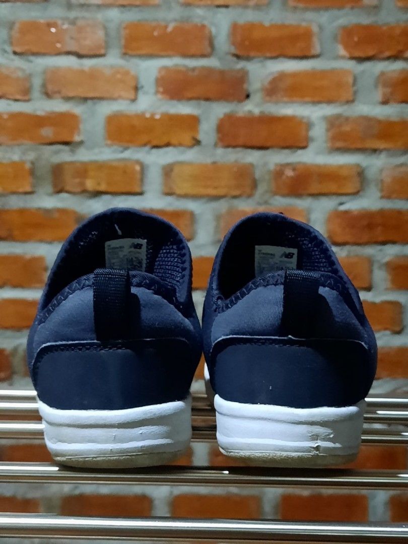 New balance original size 35, Fesyen Pria, Sepatu , Sneakers di Carousell