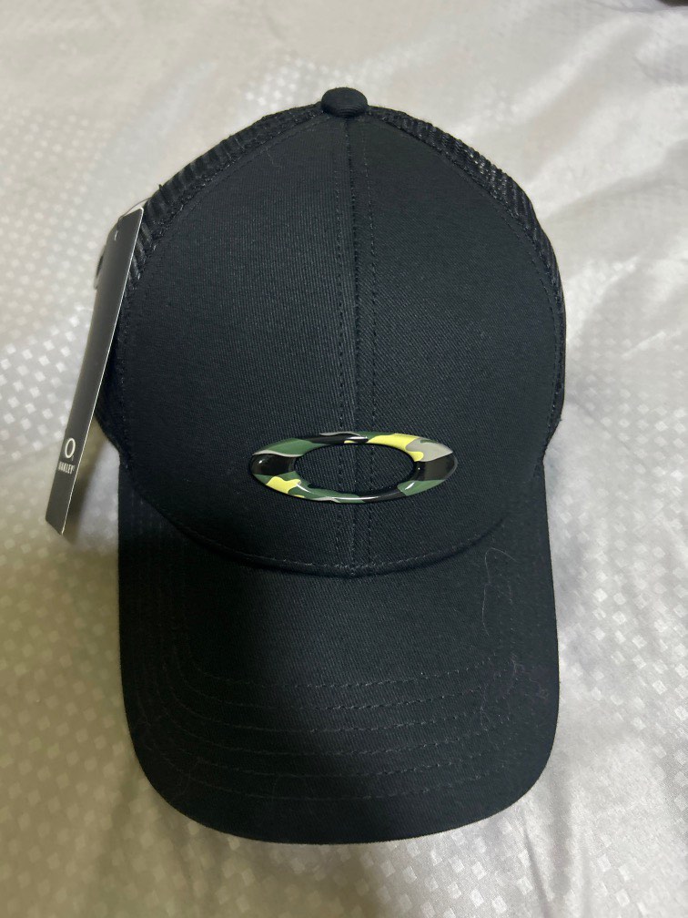 Oakley Cap, Men's Fashion, Watches & Accessories, Caps & Hats on Carousell