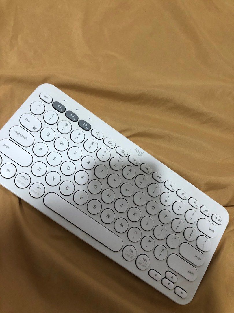 ORIGINAL LOGI TECH KEYBOARD (white) on Carousell