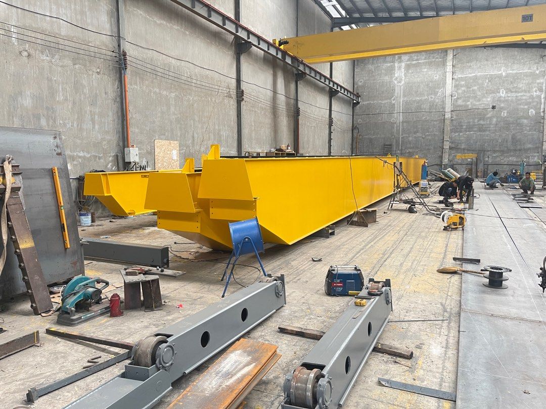 overhead crane/, Commercial & Industrial, Industrial Equipment on Carousell