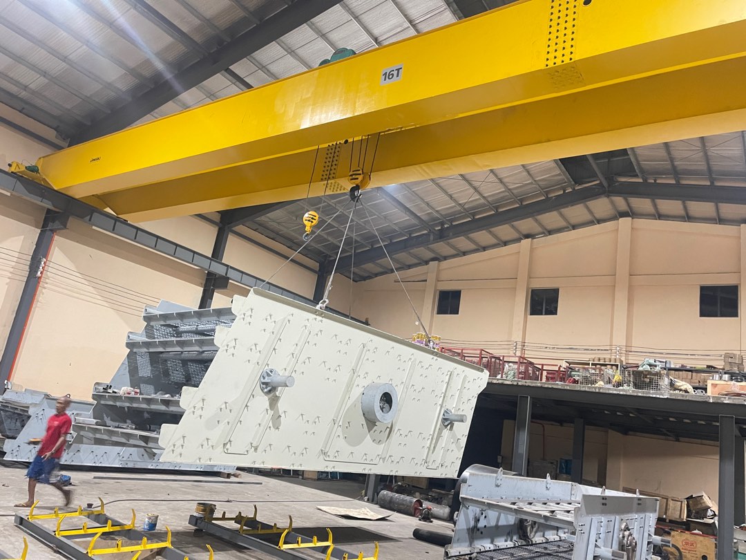 overhead crane/, Commercial & Industrial, Industrial Equipment on Carousell