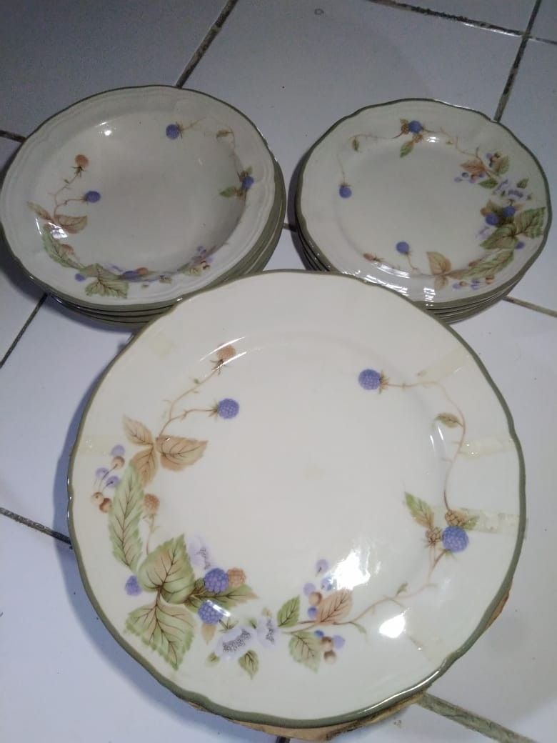 Piring Cantik, Antik, Lainnya di Carousell