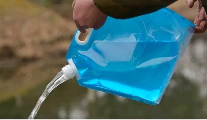 Portable folded water storage 5l lifting bag, Furniture & Home Living ...