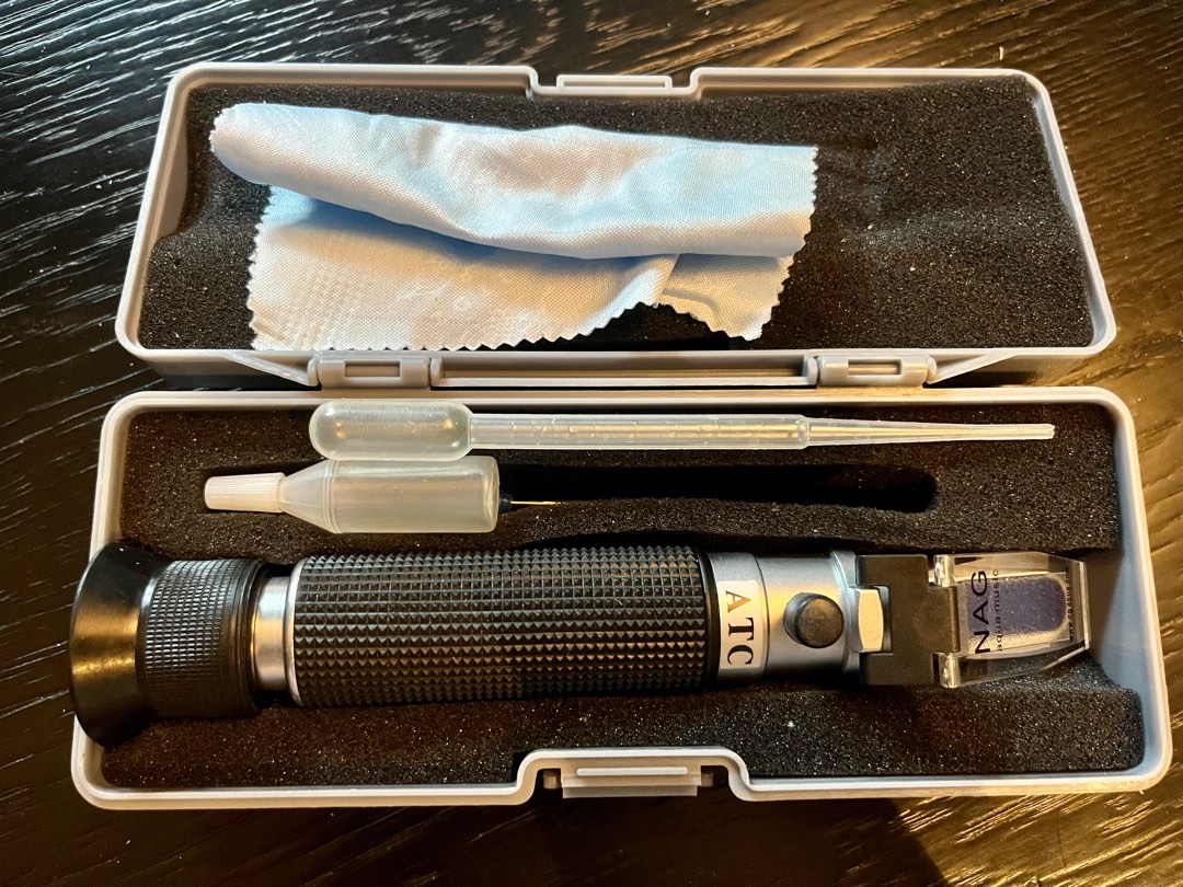 Potable Refractometer, Pet Supplies, Homes & Other Pet Accessories on Carousell