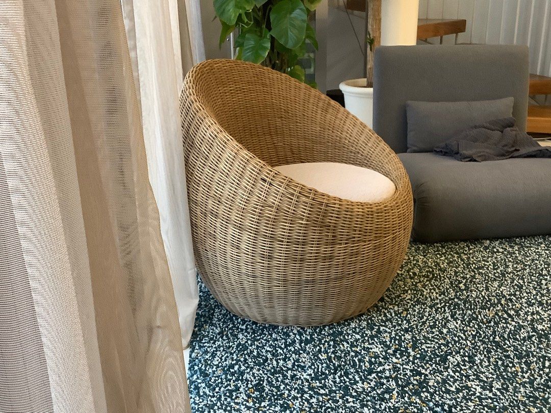 Rotating modern armchair , Furniture & Home Living, Furniture, Chairs ...