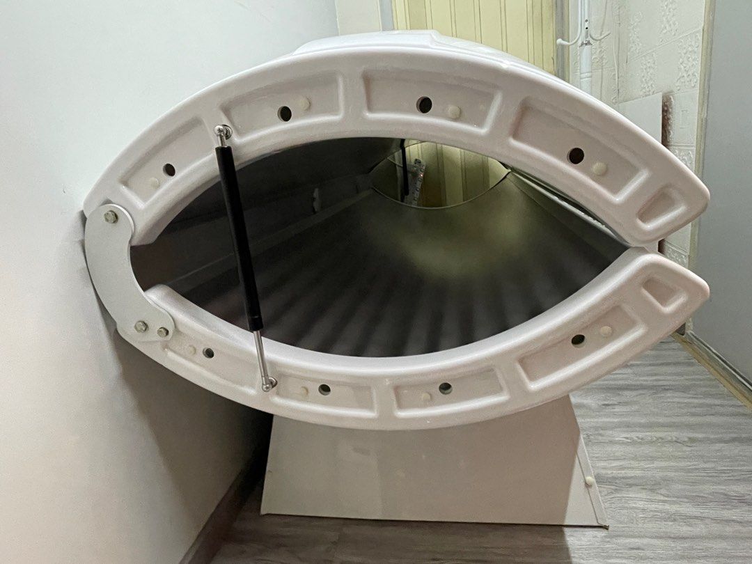 “Red Light Therapy chamber machine”, Health & Nutrition, Assistive ...