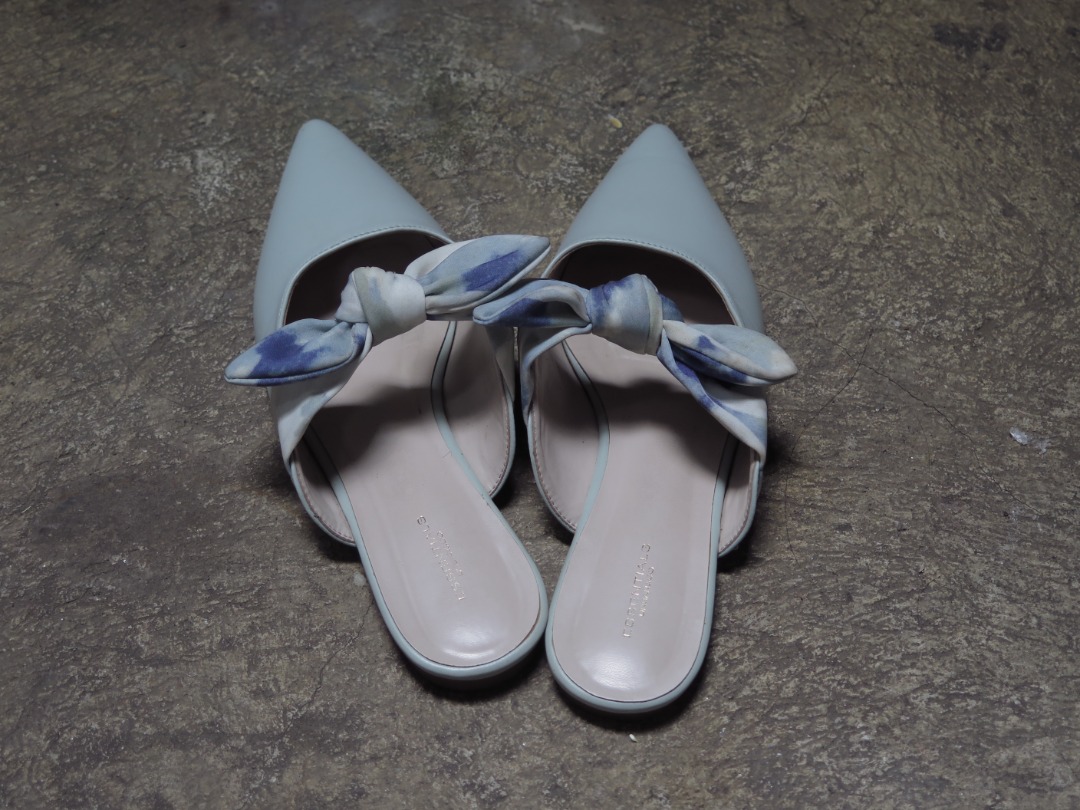 Sepatu Essentials by Urban & Co, Fesyen Wanita, Sepatu di Carousell