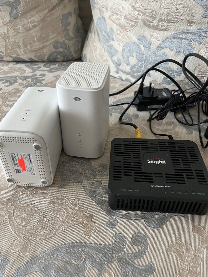 Singtel-issued router and 2 Askey AP5100W WiFi Mesh, Computers & Tech ...