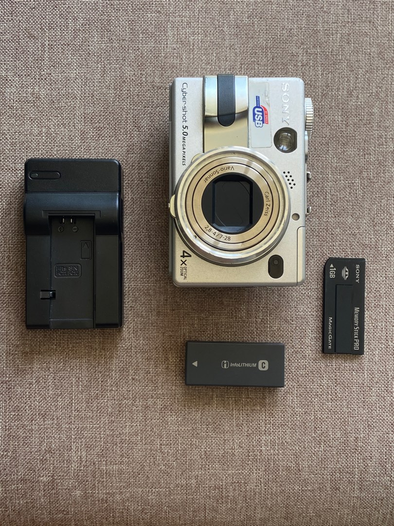 SONY CYBERSHOT DSC-V1, Photography, Cameras on Carousell