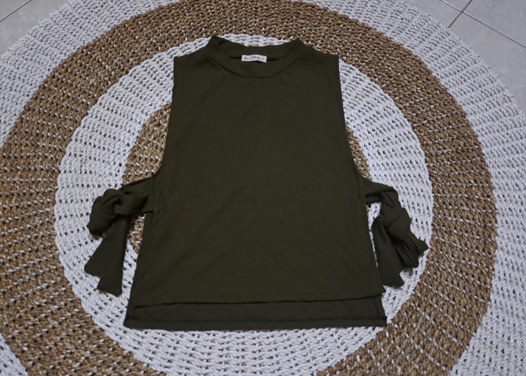 Tanktop hijau army | inner hijau army | vest hijau army | trendy and ...