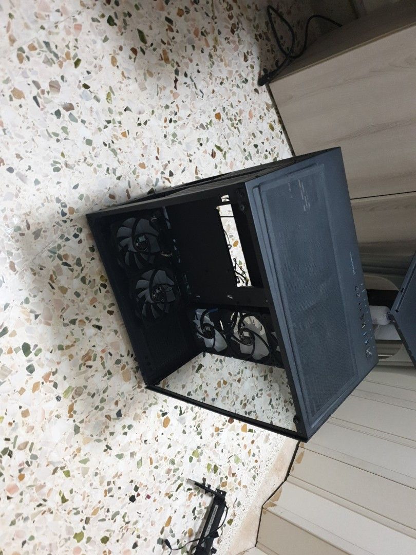 Tecware VXR with 6 rgb thermalright fans and fan controller, Computers ...