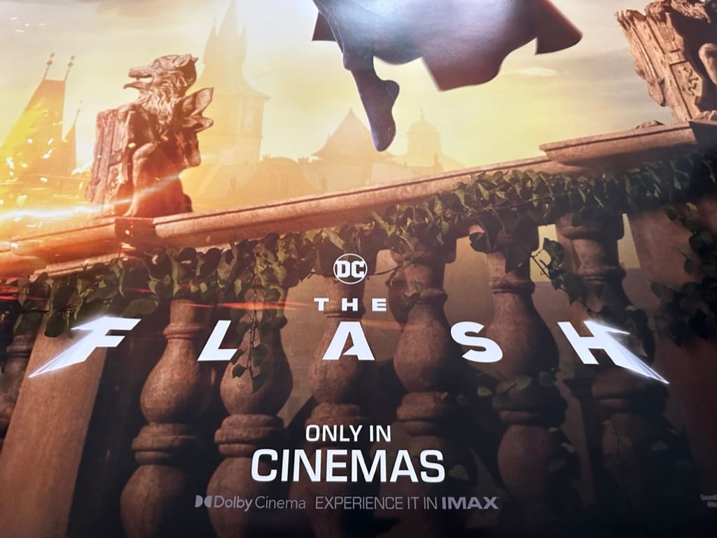 The Flash Original DS Movie Poster 27x40 Intl Teaser - Supergirl 2 ...