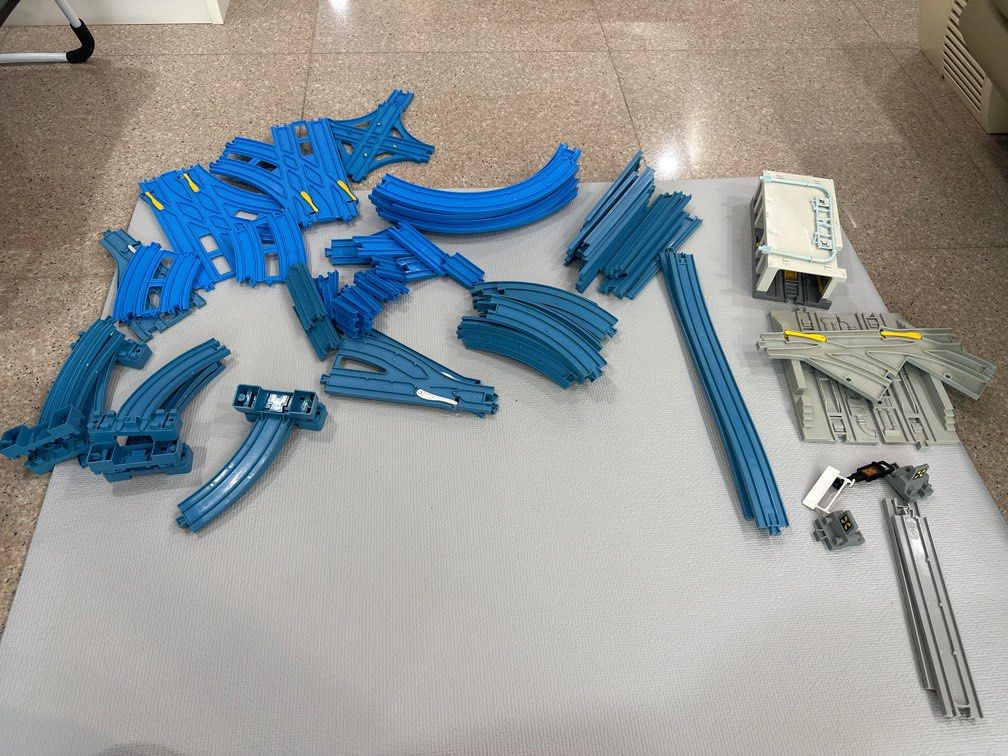 Tomika train tracks, Hobbies & Toys, Toys & Games on Carousell