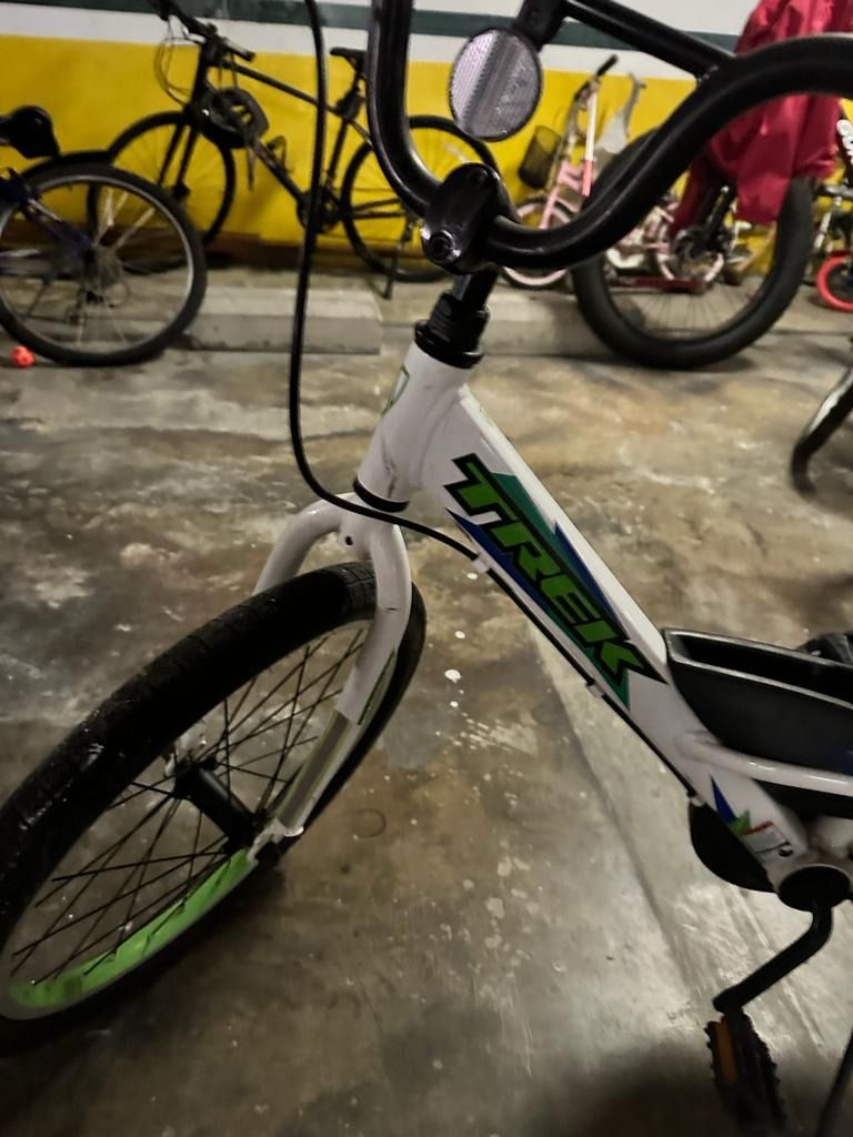 TREK 20" kids bike, Sports Equipment, Bicycles & Parts, Bicycles on Carousell