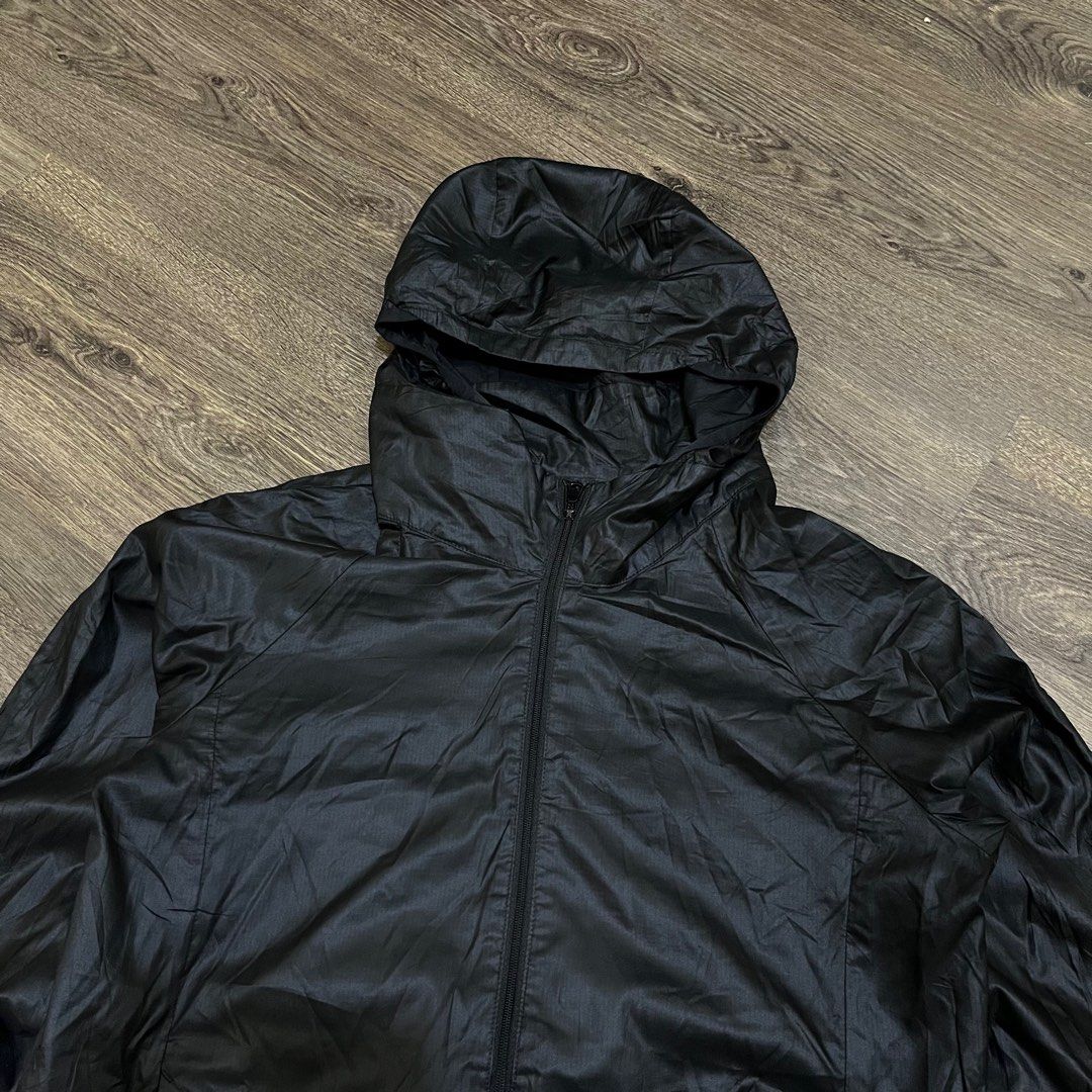 Uniqlo running jacket black, Fesyen Wanita, Pakaian Wanita, Baju Luaran ...