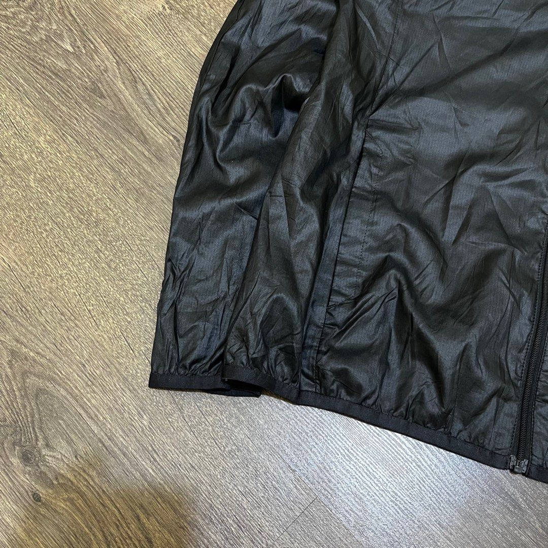 Uniqlo running jacket black, Fesyen Wanita, Pakaian Wanita, Baju Luaran ...