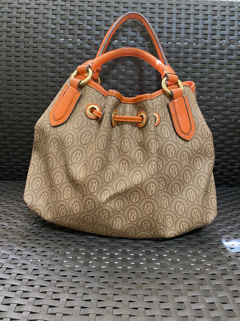 Vincis bench paris leather bag gold na gold hardware, Luxury, Bags ...