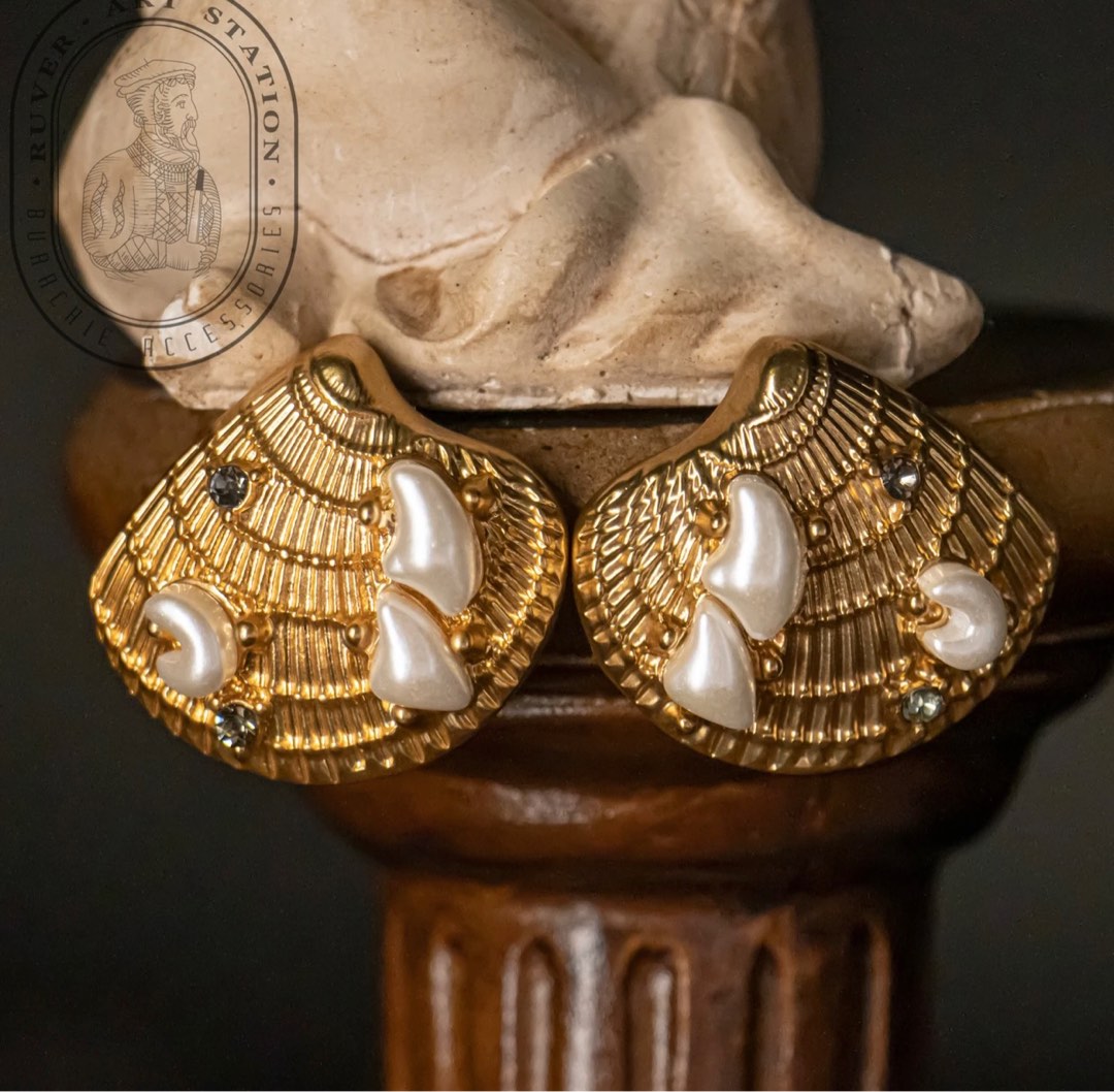 Vintage Shell Earrings, Women's Fashion, Jewelry & Organisers, Earrings on Carousell