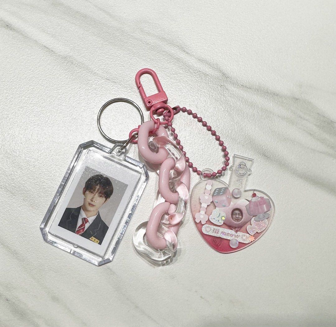 wts enhypen themed decorated toploaders and key ring, Hobbies & Toys ...