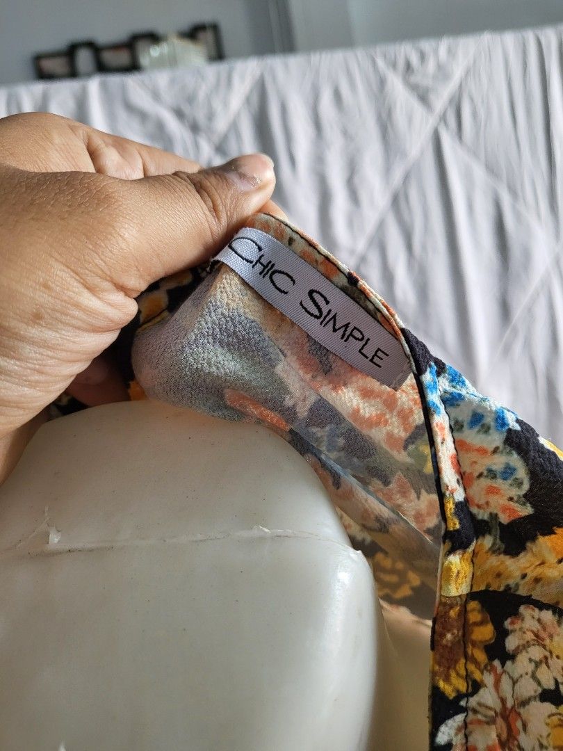 Baju bunga, Fesyen Wanita, Pakaian Wanita, Atasan di Carousell