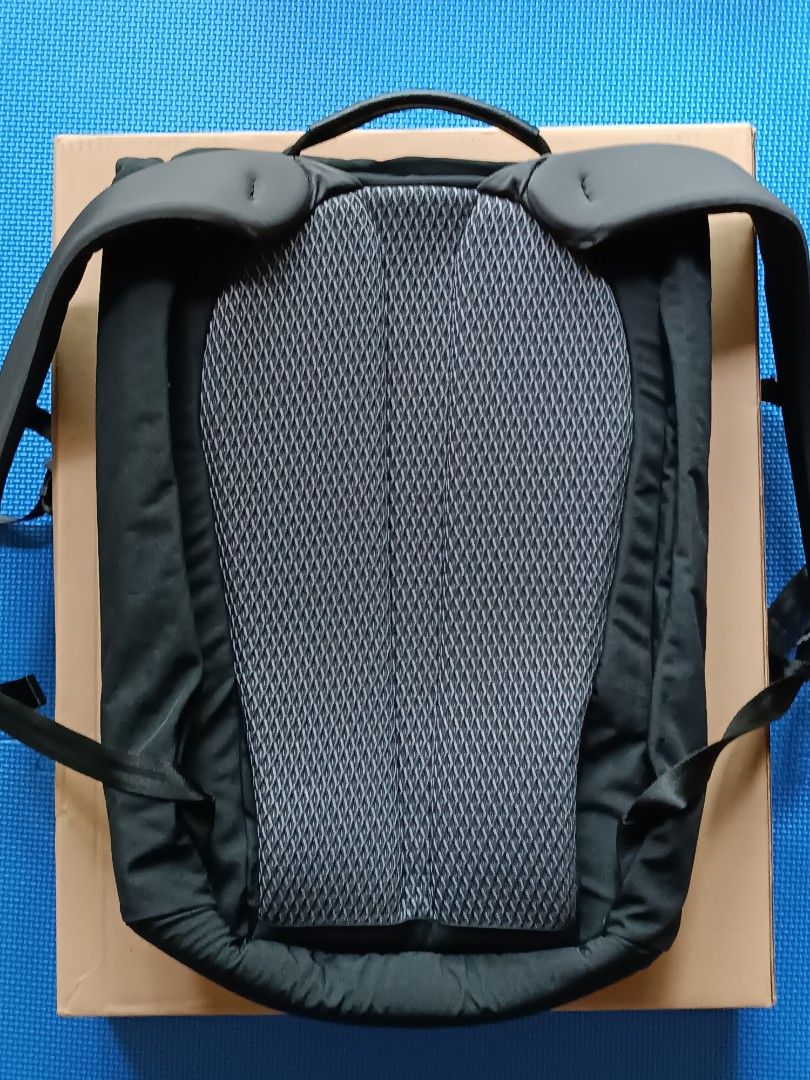 Bellroy X Carryology Chimera Backpack and Slim Sleeve Set, Men's ...