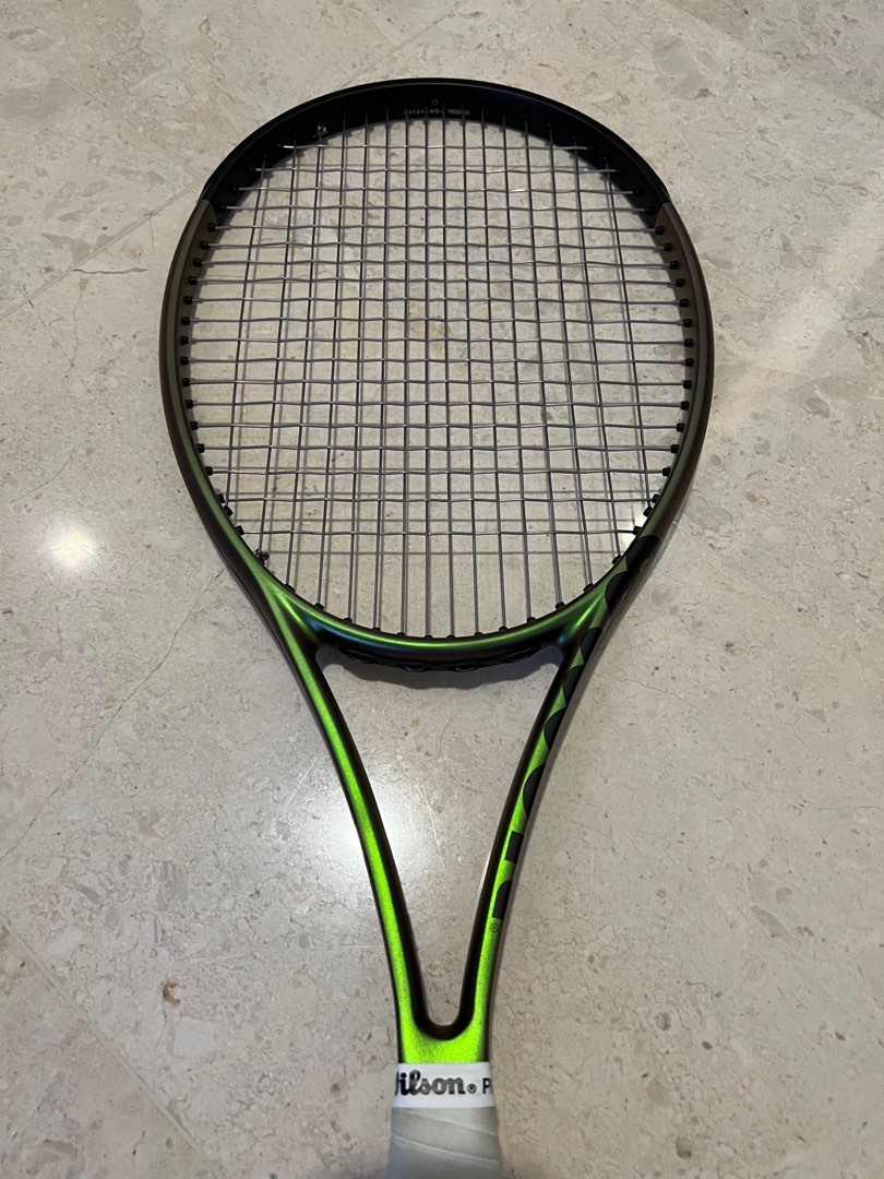 Blade 98 v8 16x19, Sports Equipment, Sports & Games, Racket & Ball ...