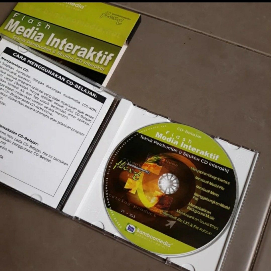 CD Tutorial Membuat Media Interaktif dengan Flash, Buku & Alat Tulis, Buku di Carousell