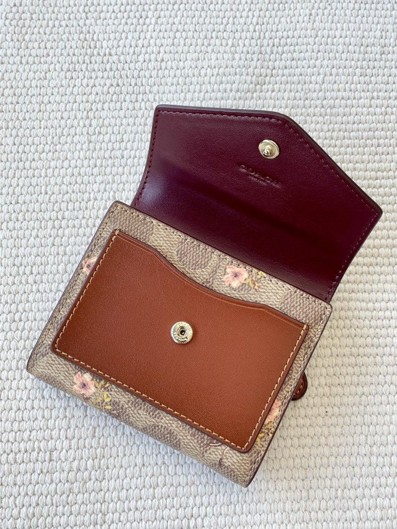 Coach Small Wallet Trifold Signature Canvas, Women's Fashion, Bags ...