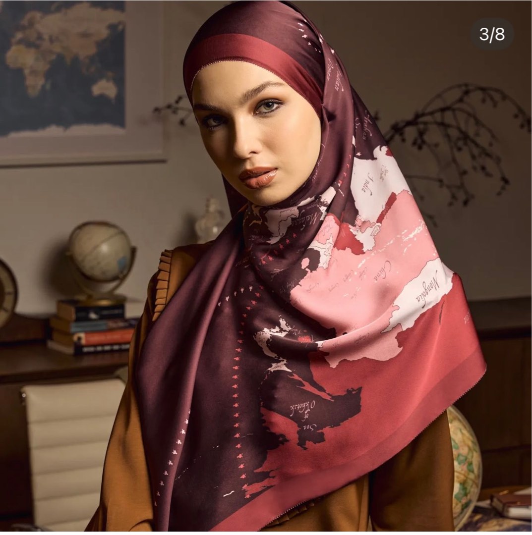 Duck World Map Shawl in Maroon, Women's Fashion, Muslimah Fashion ...