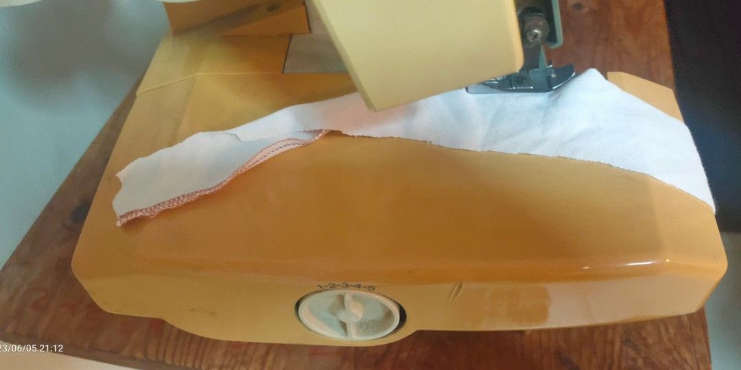 Edging sewing machine, Hobbies & Toys, Stationery & Craft, Craft ...