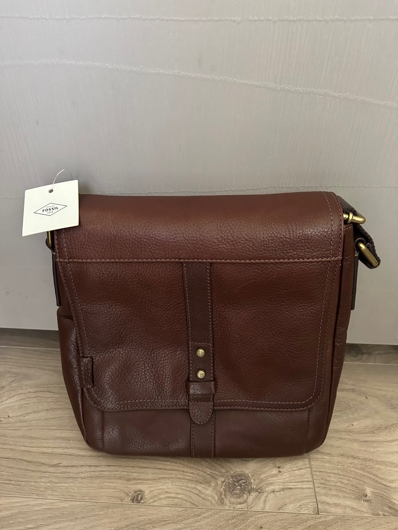 Fossil Travis City Bag (Leather), Men's Fashion, Bags, Sling Bags on ...