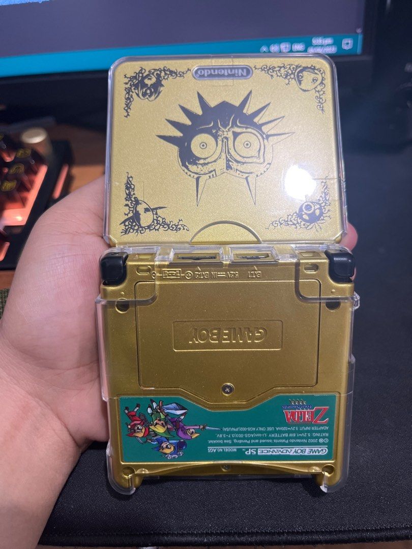 Gameboy Advance SP (IPS screen, Legend of Zelda shell, EZ supercard ...