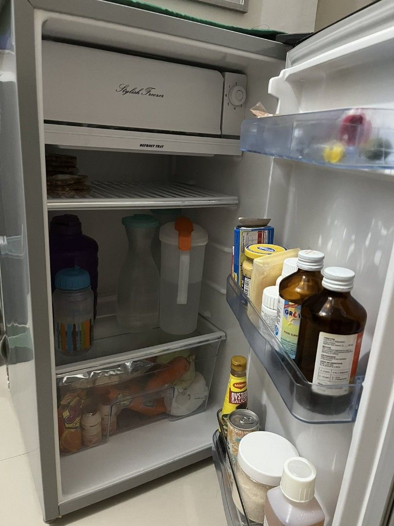 Hanabishi Minimalist Refrigerator with Freezer, TV & Home Appliances ...