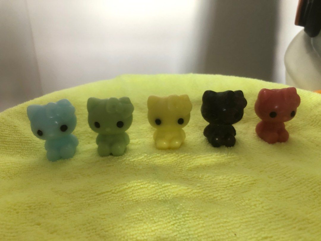 Hello Kitty fingurines, Hobbies & Toys, Memorabilia & Collectibles ...